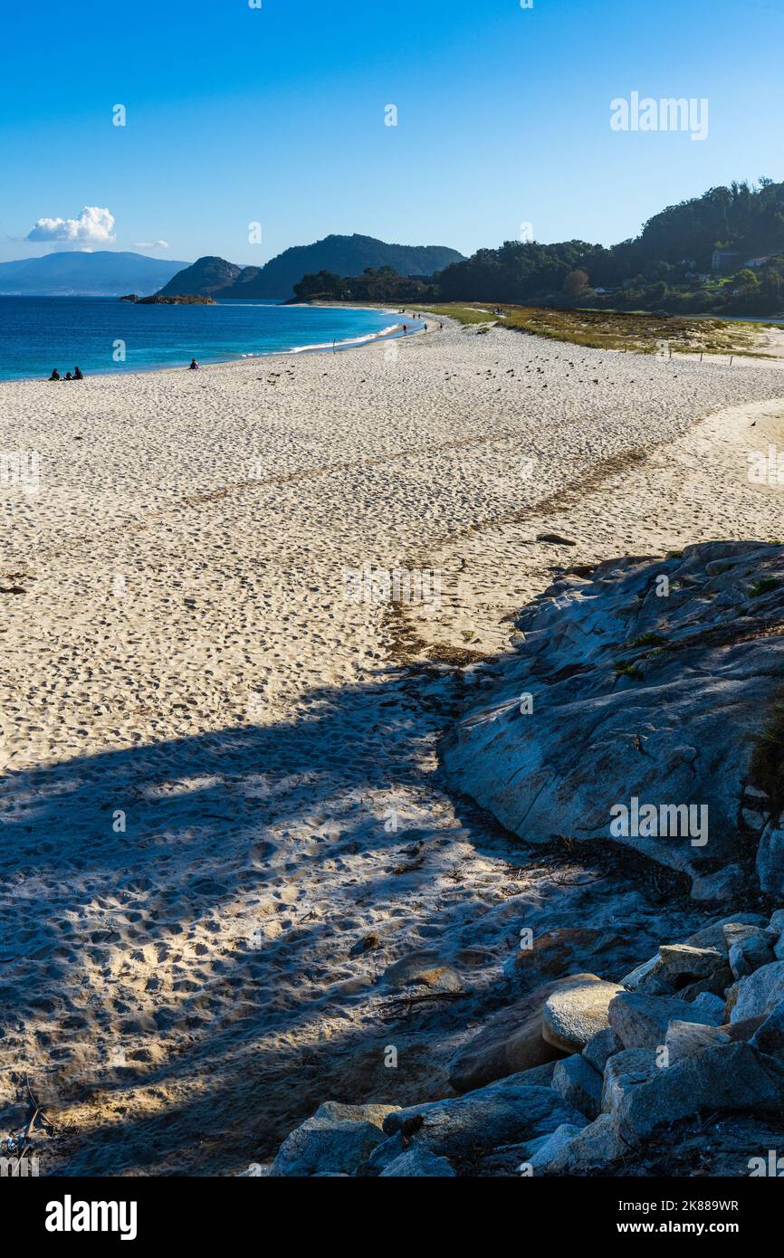 Belle plage de Rodas dans le parc national des Îles Cies à Vigo, Galice ...