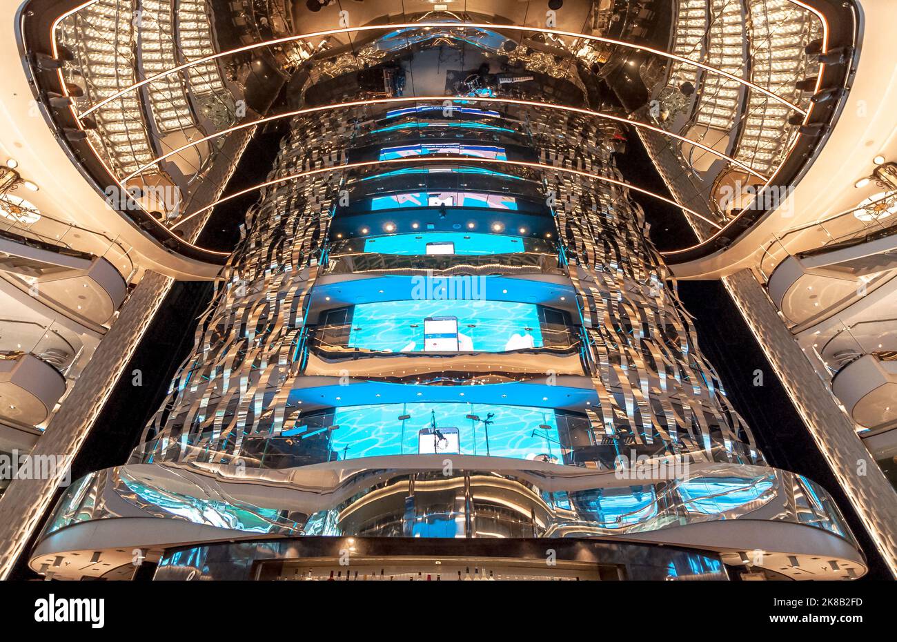 Marseille, France - 30 juin 2018 : vue sur l'atrium à l'intérieur du ...