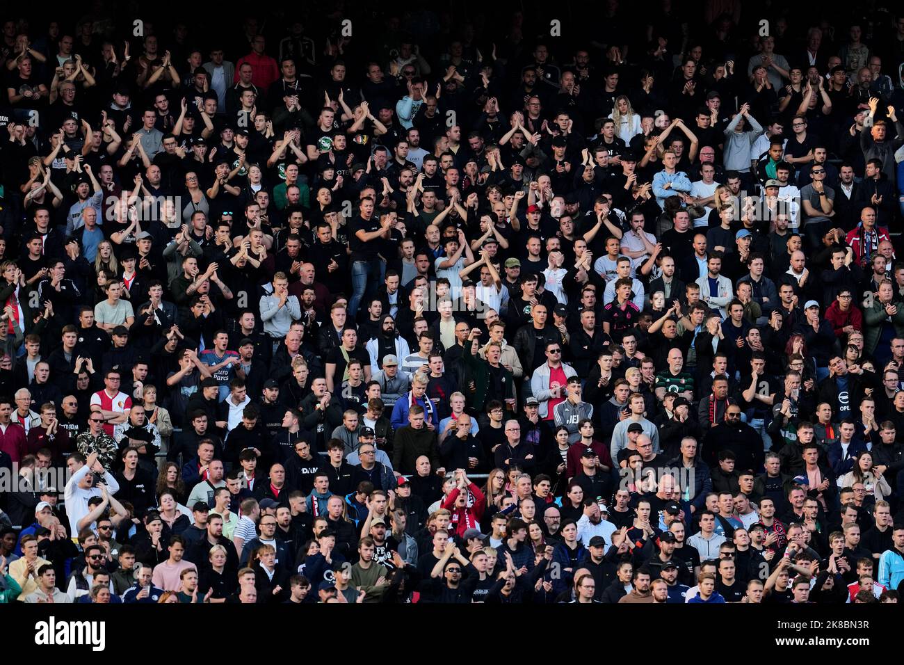 Rotterdam - Feyenoord supporters lors du match entre Feyenoord et ...