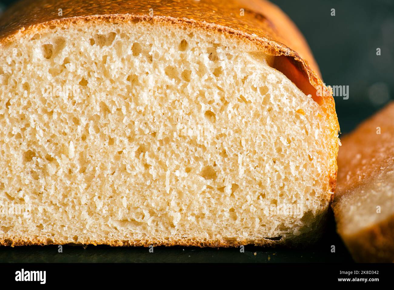 Pain de mie est un pain blanc avec une croûte mince et douce. Il est ...