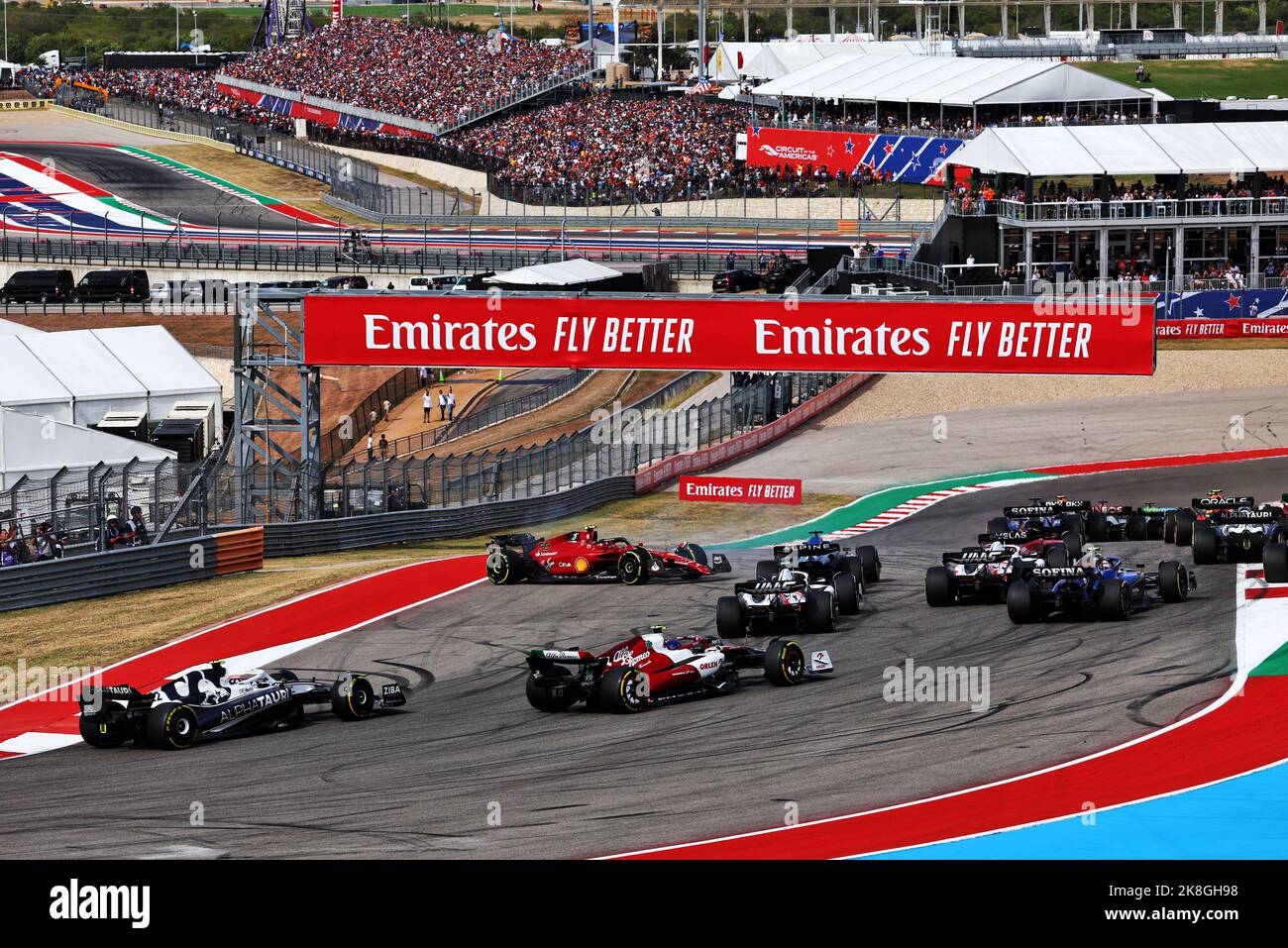 Carlos Sainz Jr (ESP) Ferrari F1-75 tourne au début de la course. 23.10 ...