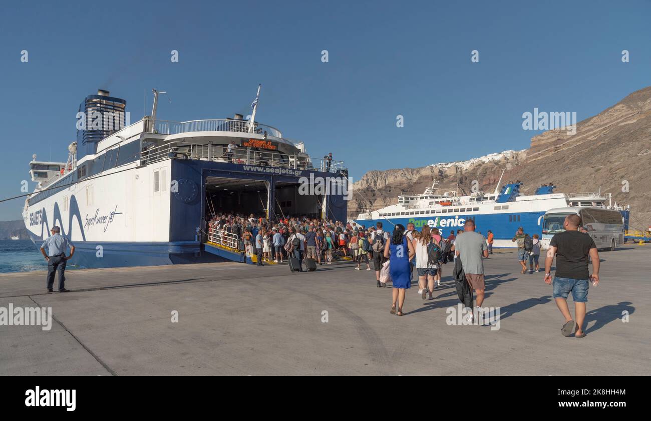 Ormos Athinios, Santorin, Grèce. 2022. Port d'Athinios, île de ...
