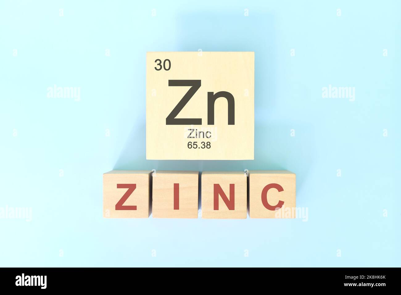 Symbole d'élément chimique en zinc avec masse atomique et numéro ...