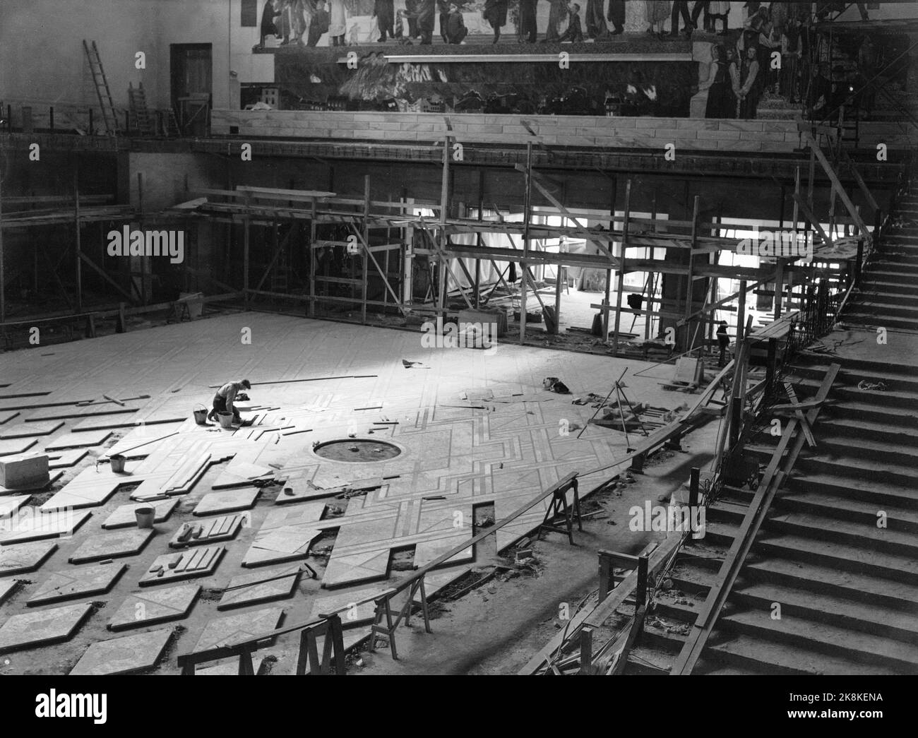 Oslo 19490518. Construction de l'hôtel de ville d'Oslo. Intérieur de l ...