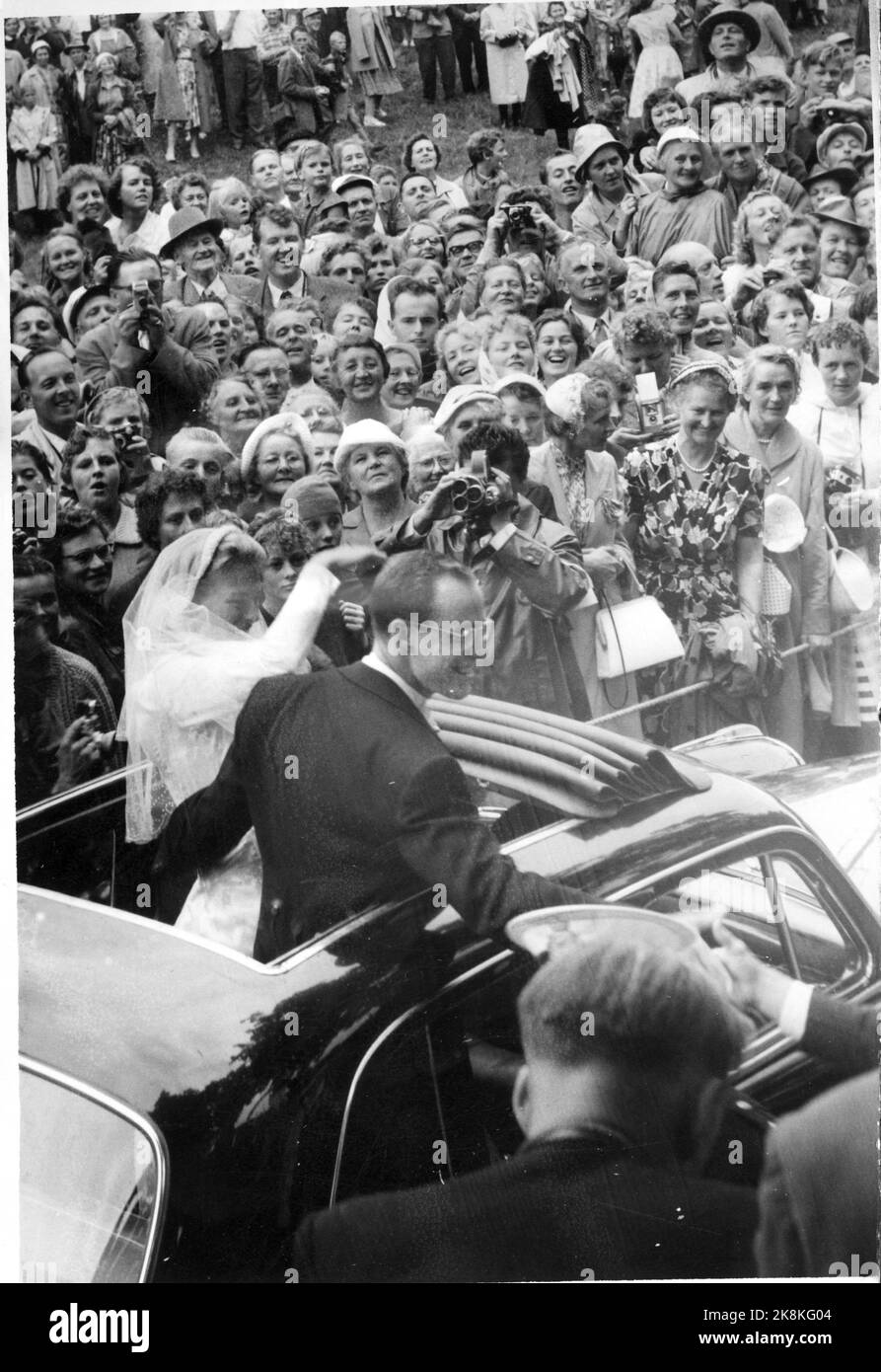 22 août 1959 de Søgne. Grand stand à Søgne quand la fille du ...