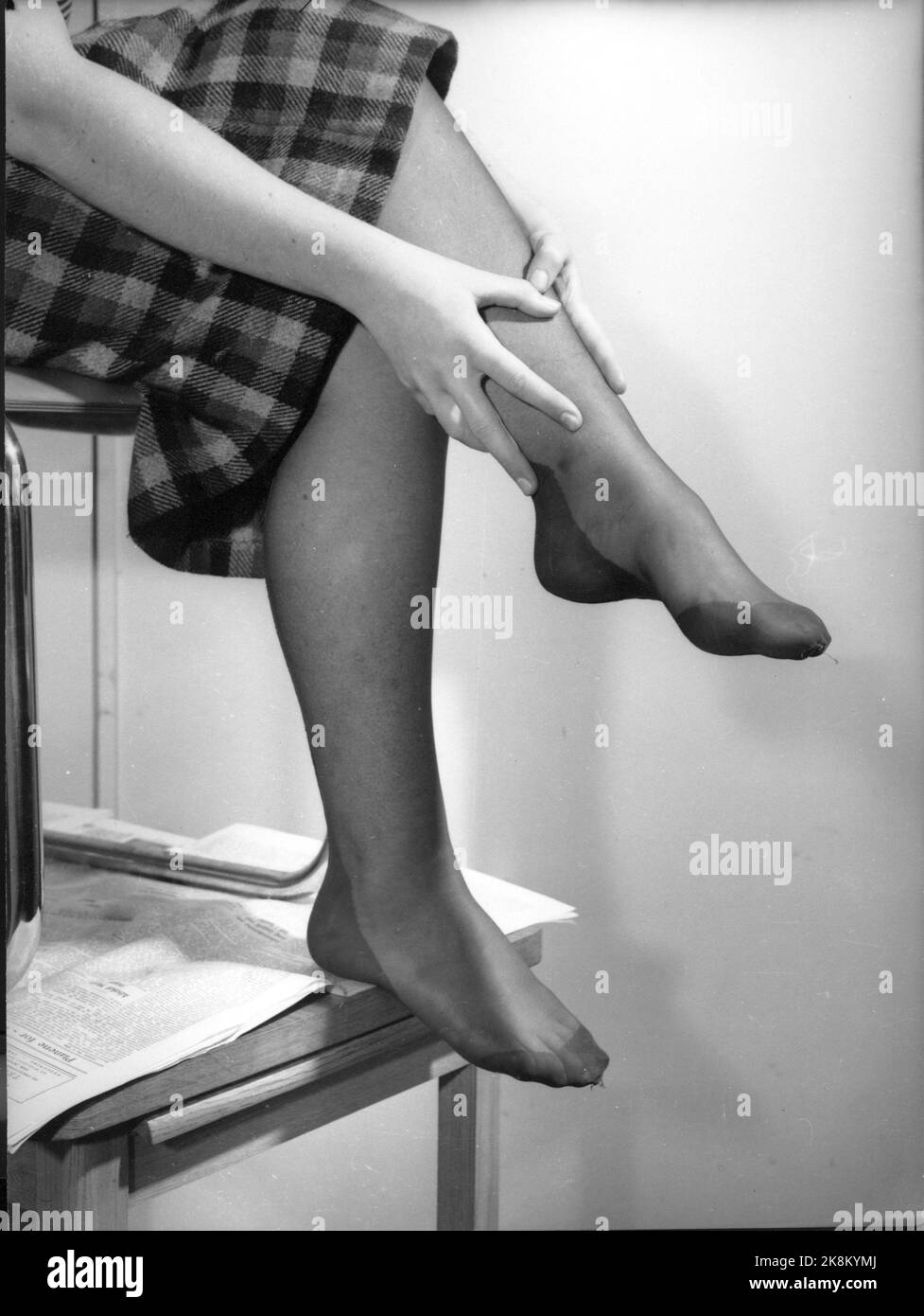 Femmes en bas nylon Banque de photographies et d’images à haute ...