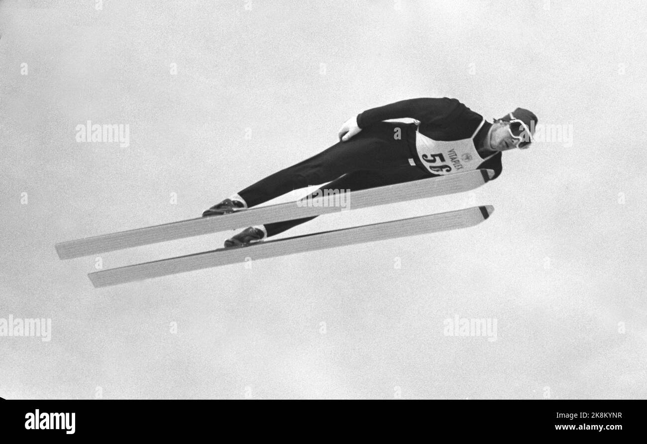 Action actuelle de saut à ski ntb seul Banque d'images noir et blanc ...