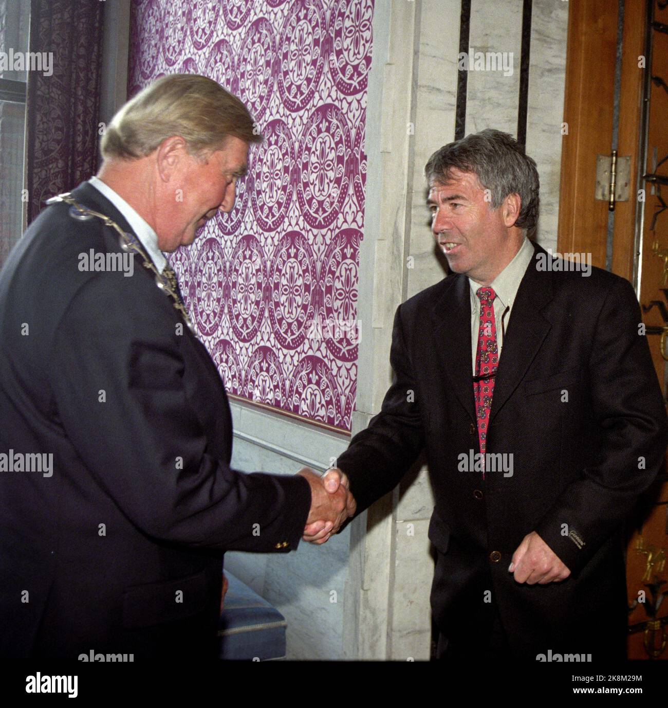 Oslo 19980818 le maire Per Ditlev Simonsen tient une réception à l ...
