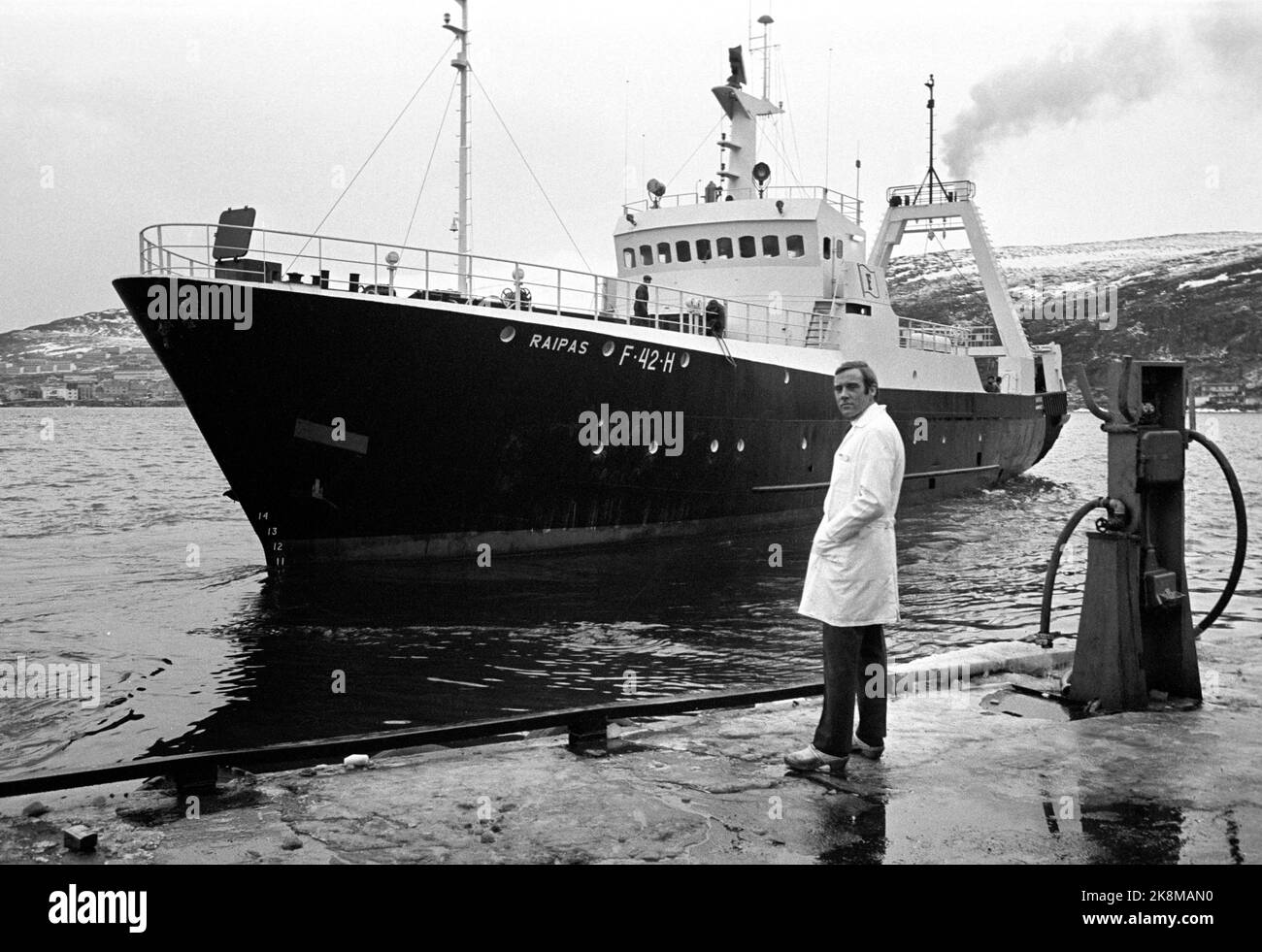 Hammerfest 19730202. Le nouveau chalutier de Findus 'Raipass' laisse ...