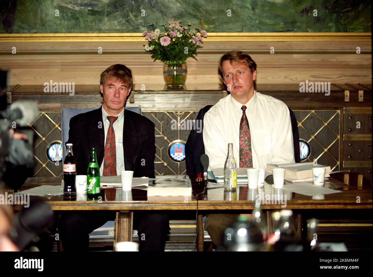 Oslo 19930929. Rune Gerhardsen (AP) (t.v.), chef du Conseil municipal d ...