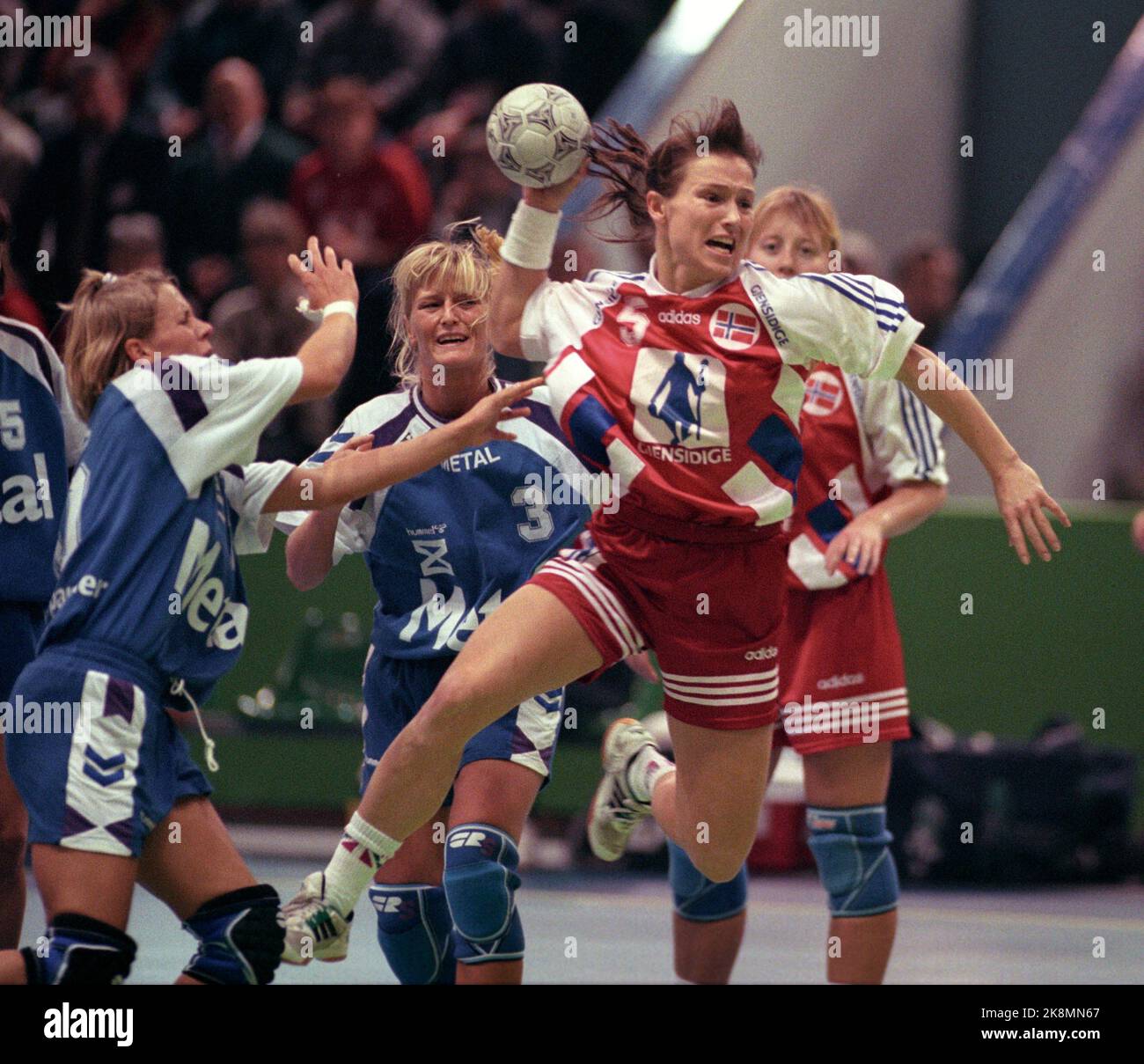 Györ, Hongrie 19951216: Handball de la coupe du monde, femmes. Finale ...