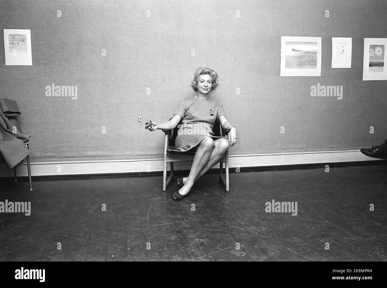 Oslo novembre 1966 l'acteur Wenche Foss est conçu par dix artistes ...