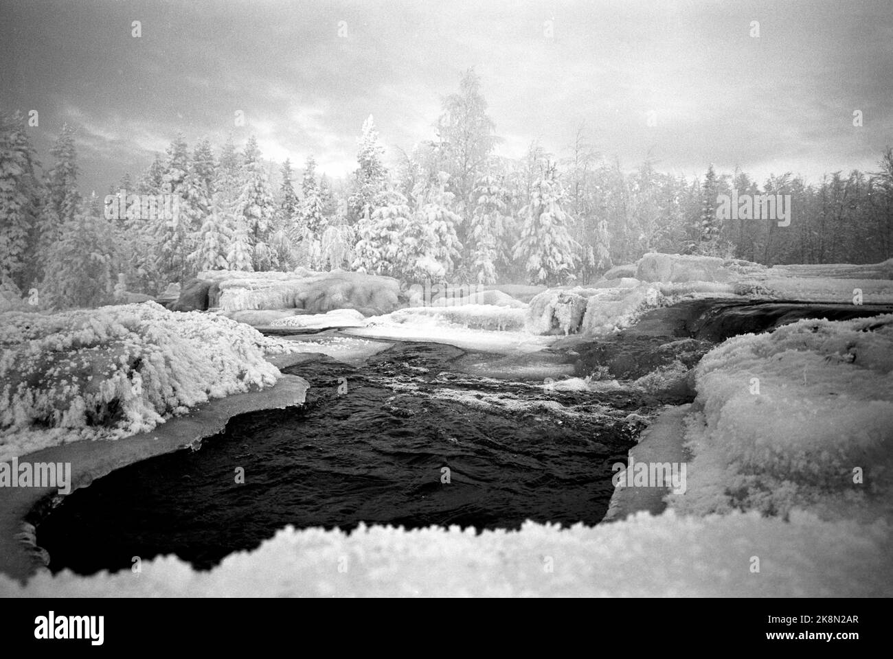 Vague de glace Banque d'images noir et blanc - Alamy