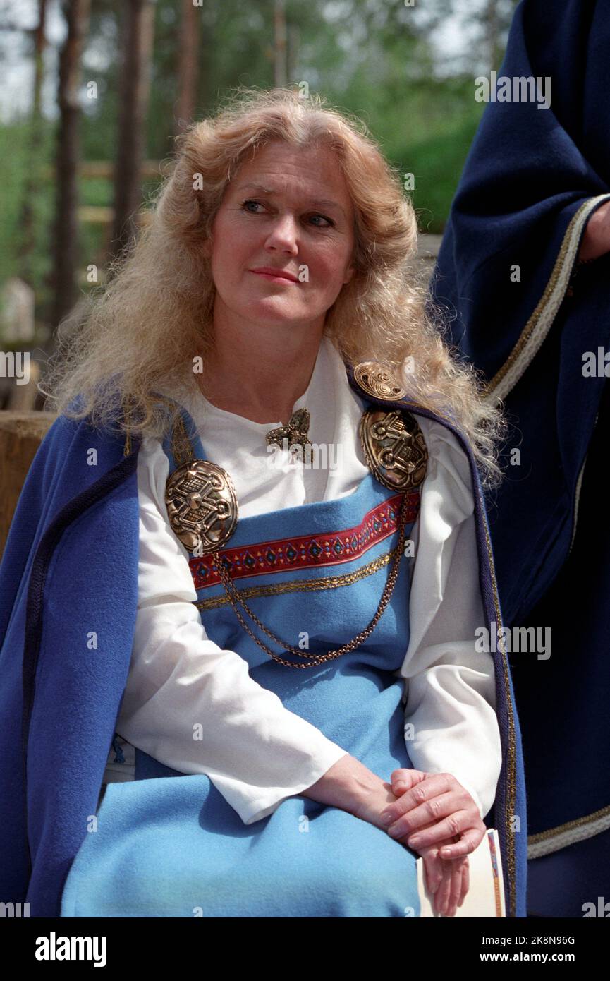 Pont d'hiver 7 juin 1985. Auteur Torill Thorstad Hunger fait partie de ...