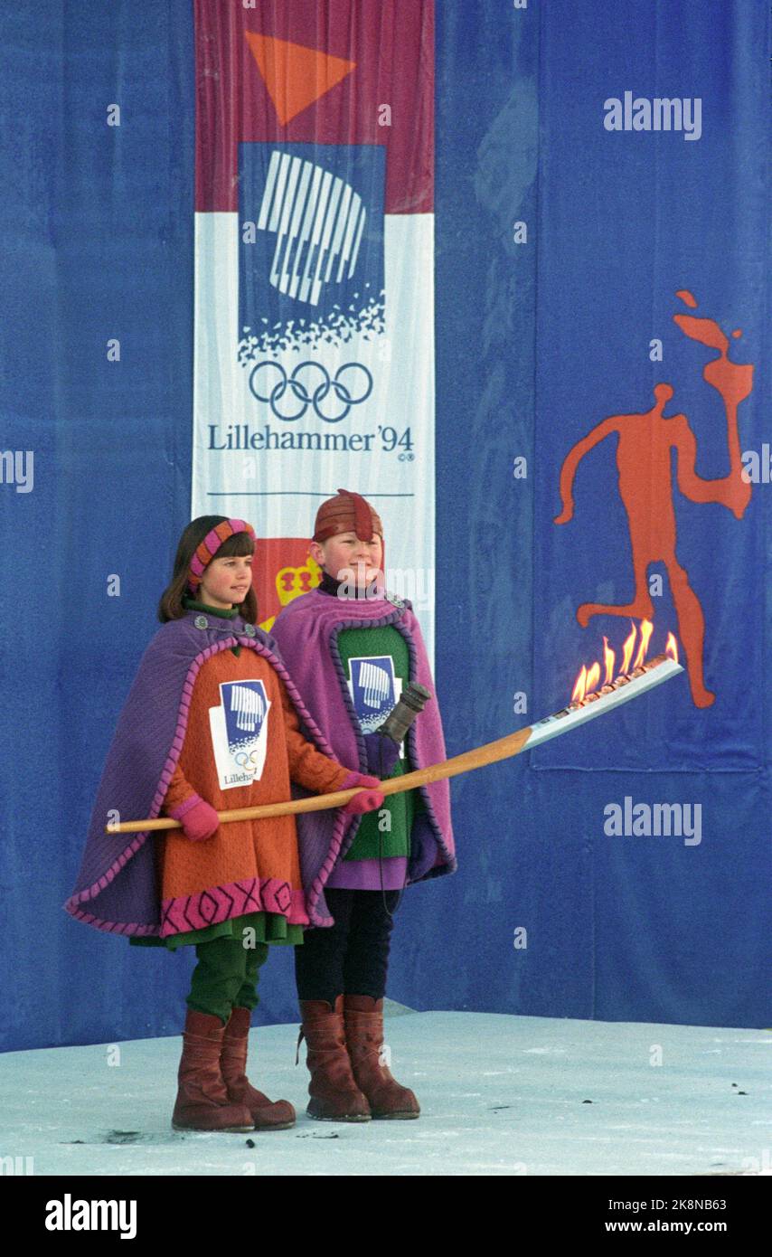 Morgedal 19931127 : les feux de feu olympiques. Le relais de la torche ...