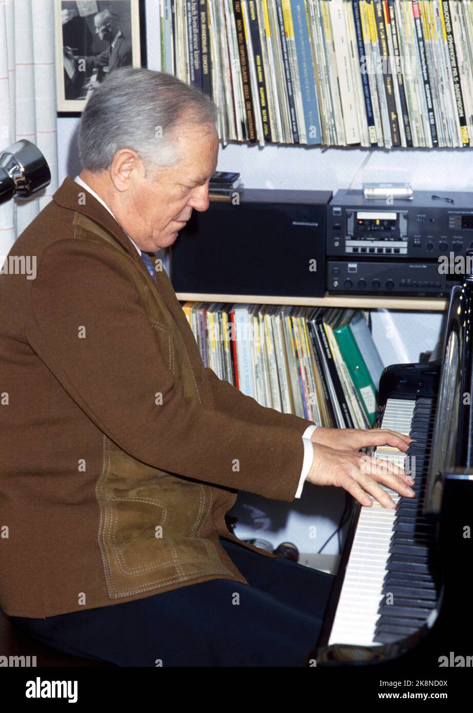 Oslo 19860130 pianiste robert riefling photo Banque de photographies et ...