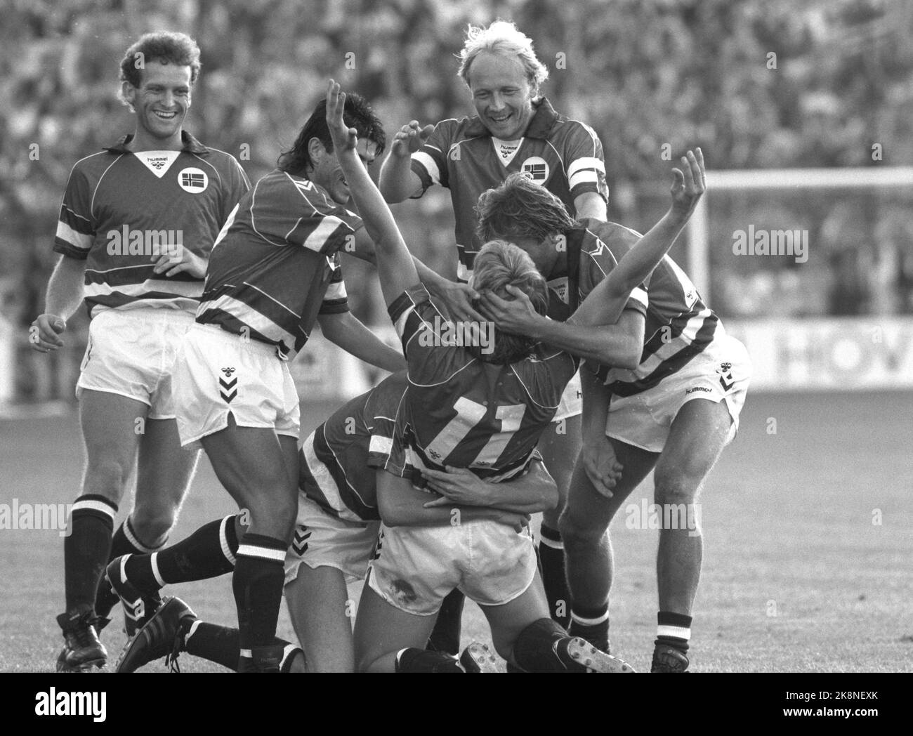 28 juillet 1988 d'Oslo. Norvège - Brésil 1 - 1. Jan Åge Fjørtoft est ...