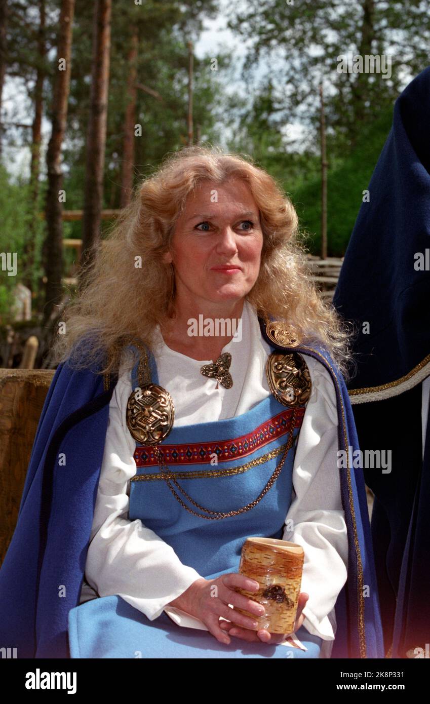 Pont d'hiver 7 juin 1985. Auteur Torill Thorstad Hunger fait partie de ...