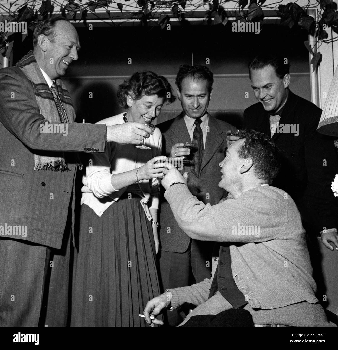 OSLO 19561109 Radioens egen Rolf Kirkvaag ble folkehelt da han sammen ...