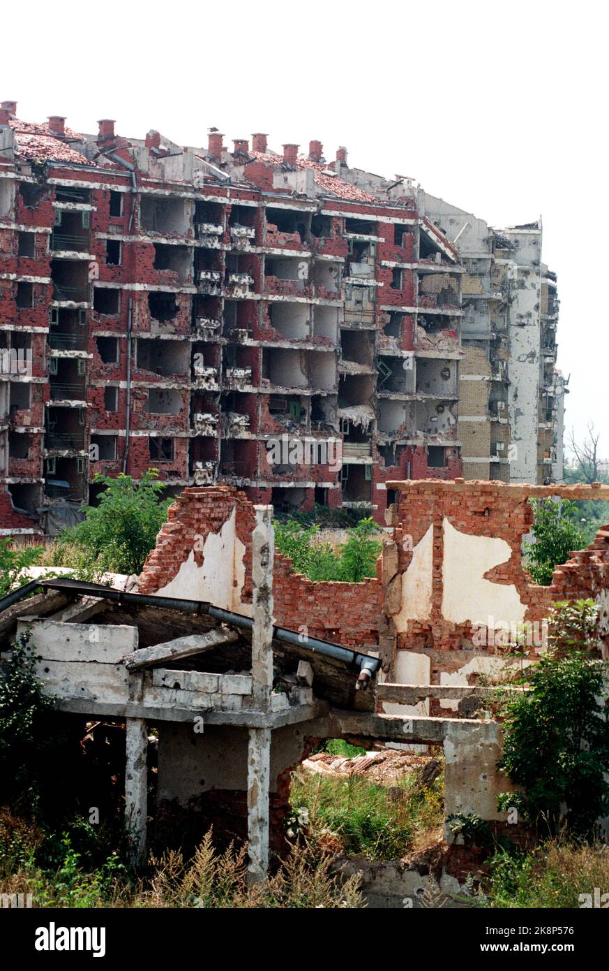 Helge hansen ntb ntb war homes bloc plat ruines Banque de photographies ...
