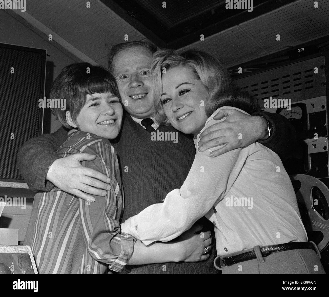 Oslo Grand Prix Melody 19670225 à NRK. Le compositeur Arne Bendiksen et ...