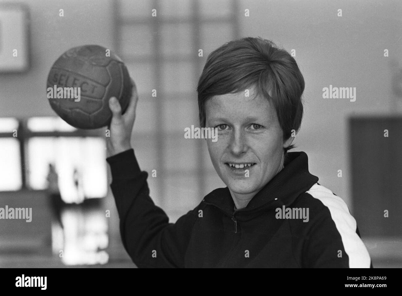 1971 joueur de handball karen fladset photo Banque de photographies et ...