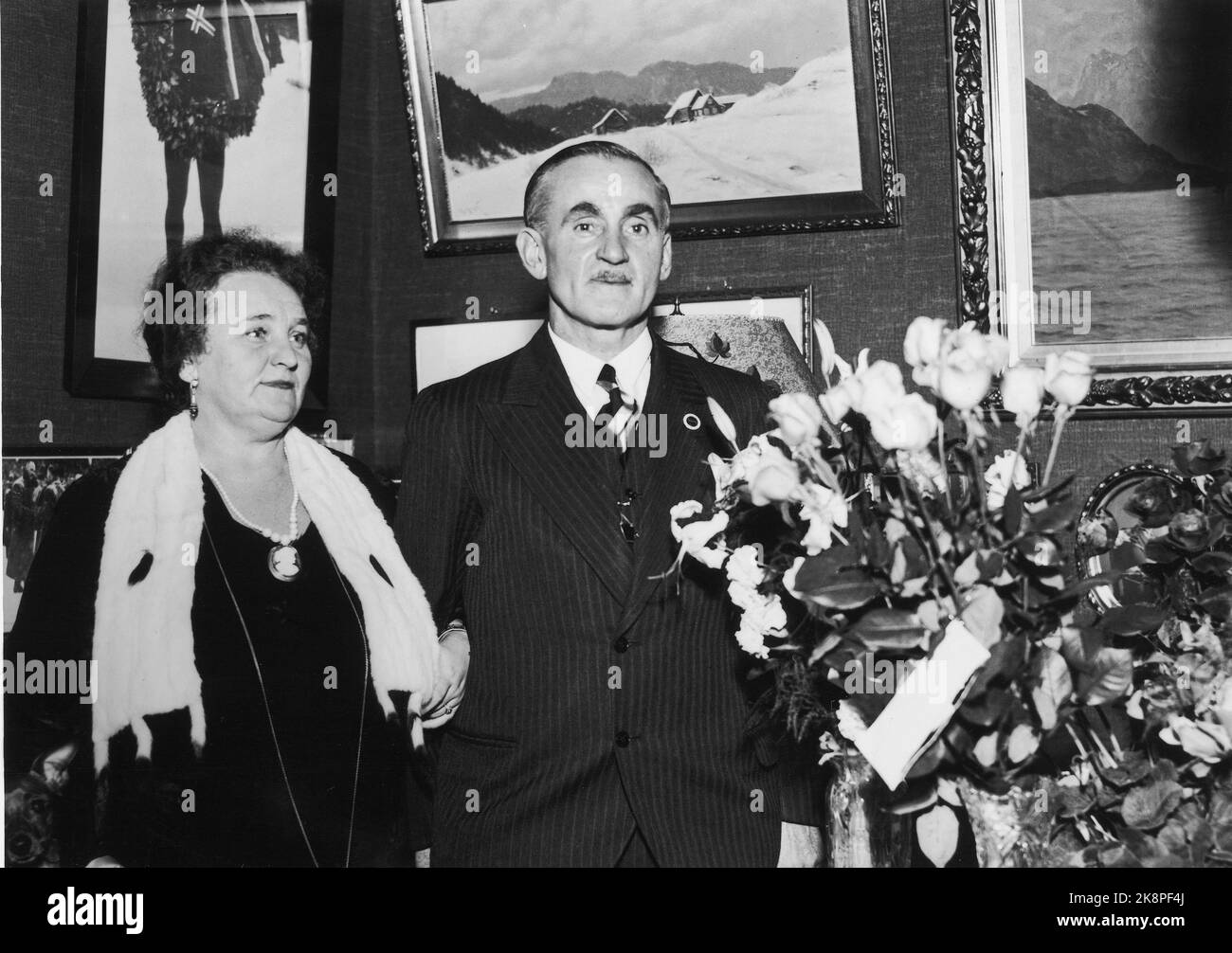 Oslo 19381004 Patinage le roi Oscar Mathisen, probablement avec son ...