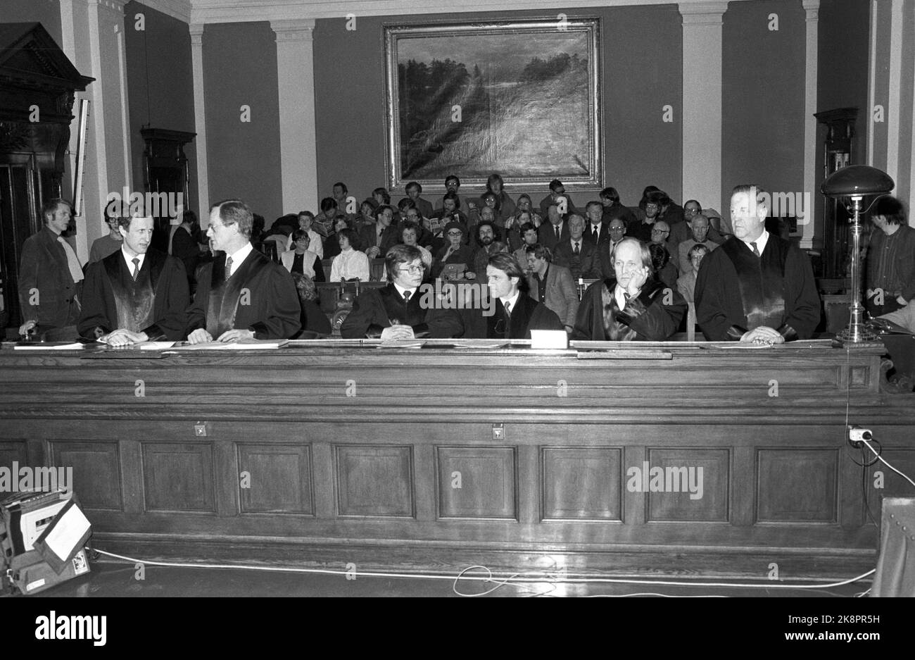 Juges de la cour suprême Banque d'images noir et blanc - Alamy