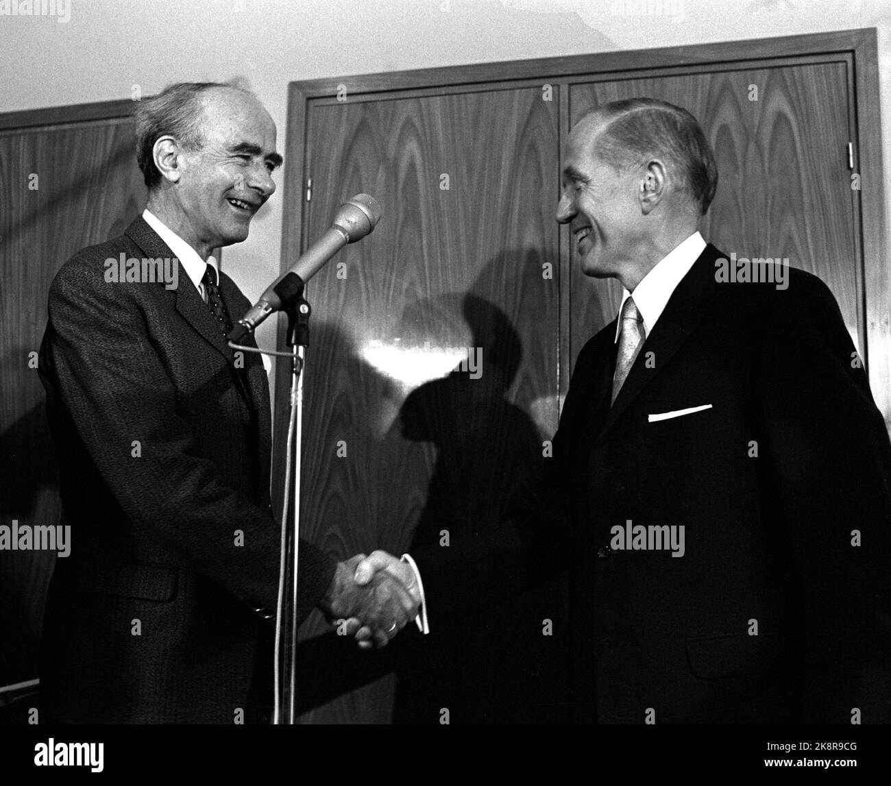 Oslo 19721018 changement de gouvernement au bureau du premier ministre ...