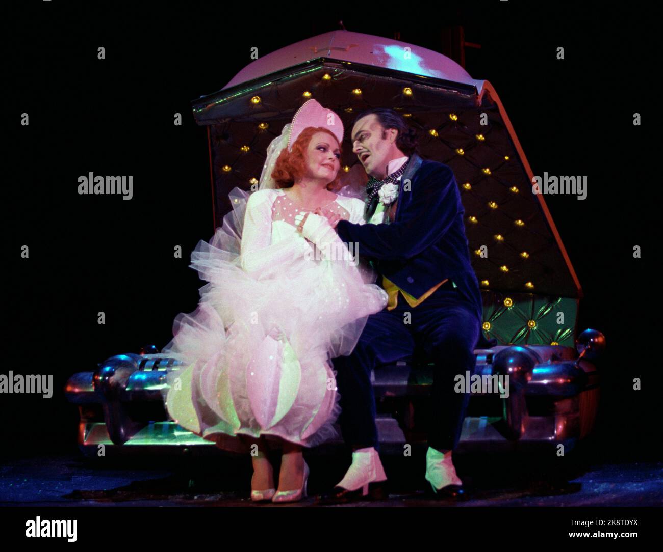 6 février 1992 d'Oslo. L'opéra de douze divorces se joue au Théâtre ...