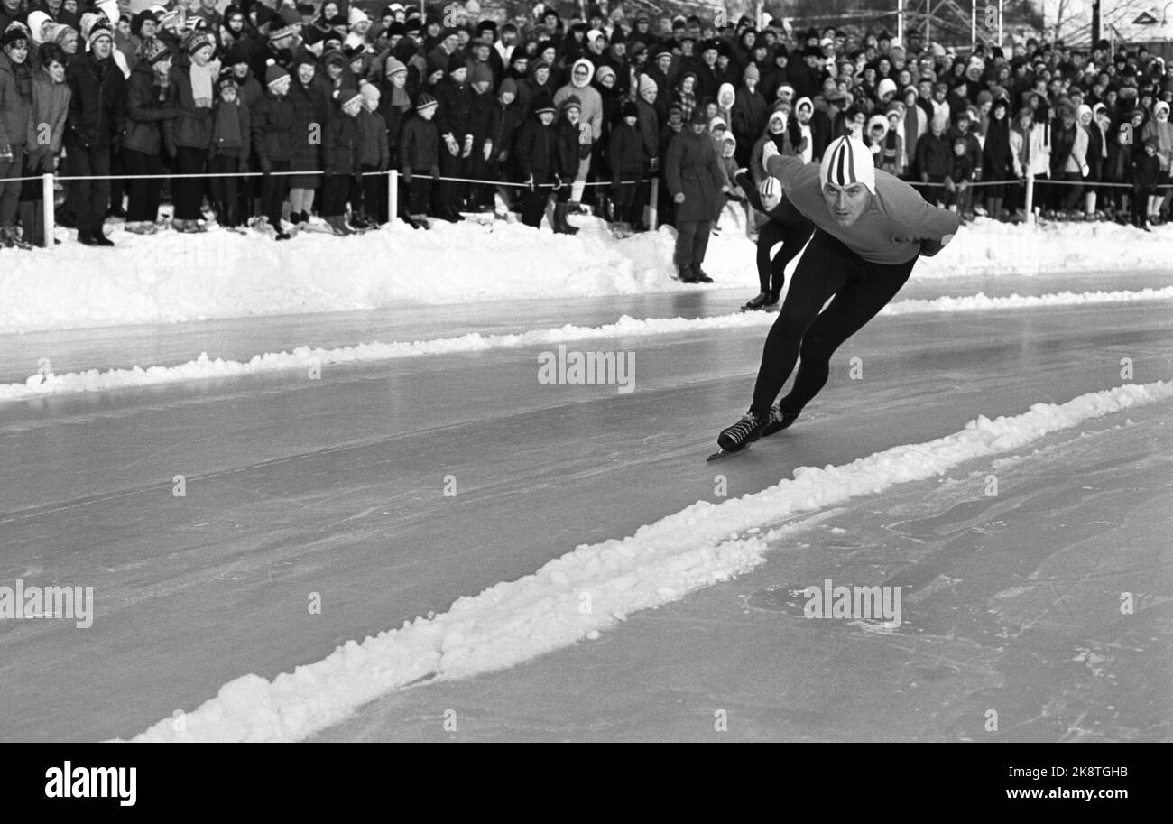 Aage storlokken courant ntb skate Banque de photographies et d’images à ...