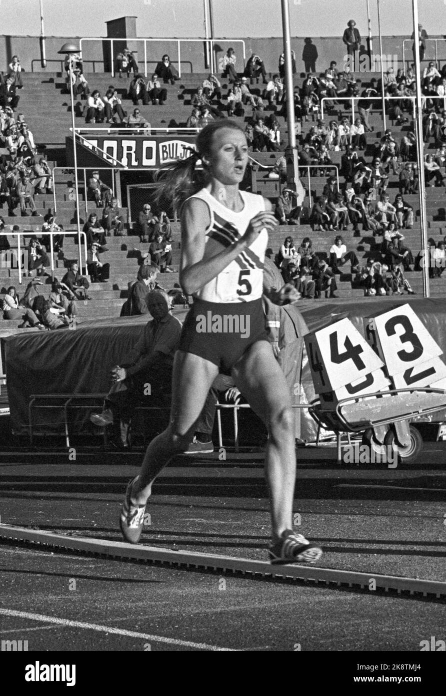 Oslo 19750624 grete waitz Banque de photographies et d’images à haute ...