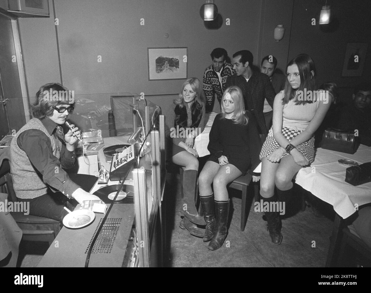 Aage storlokken courant disco jeunesse ntb Banque de photographies et d ...