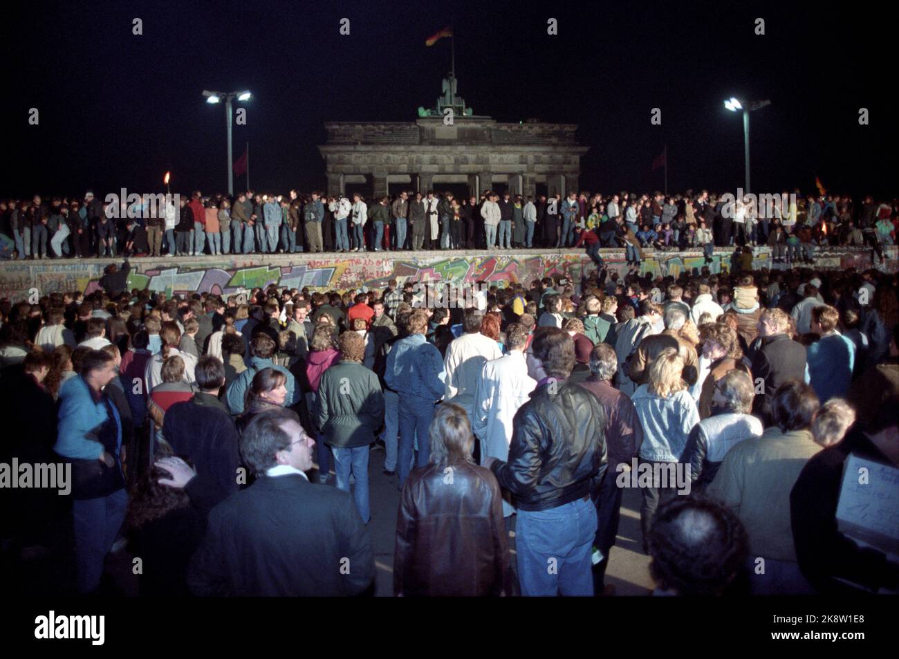 19891110 la chute du mur de berlin Banque de photographies et d’images ...