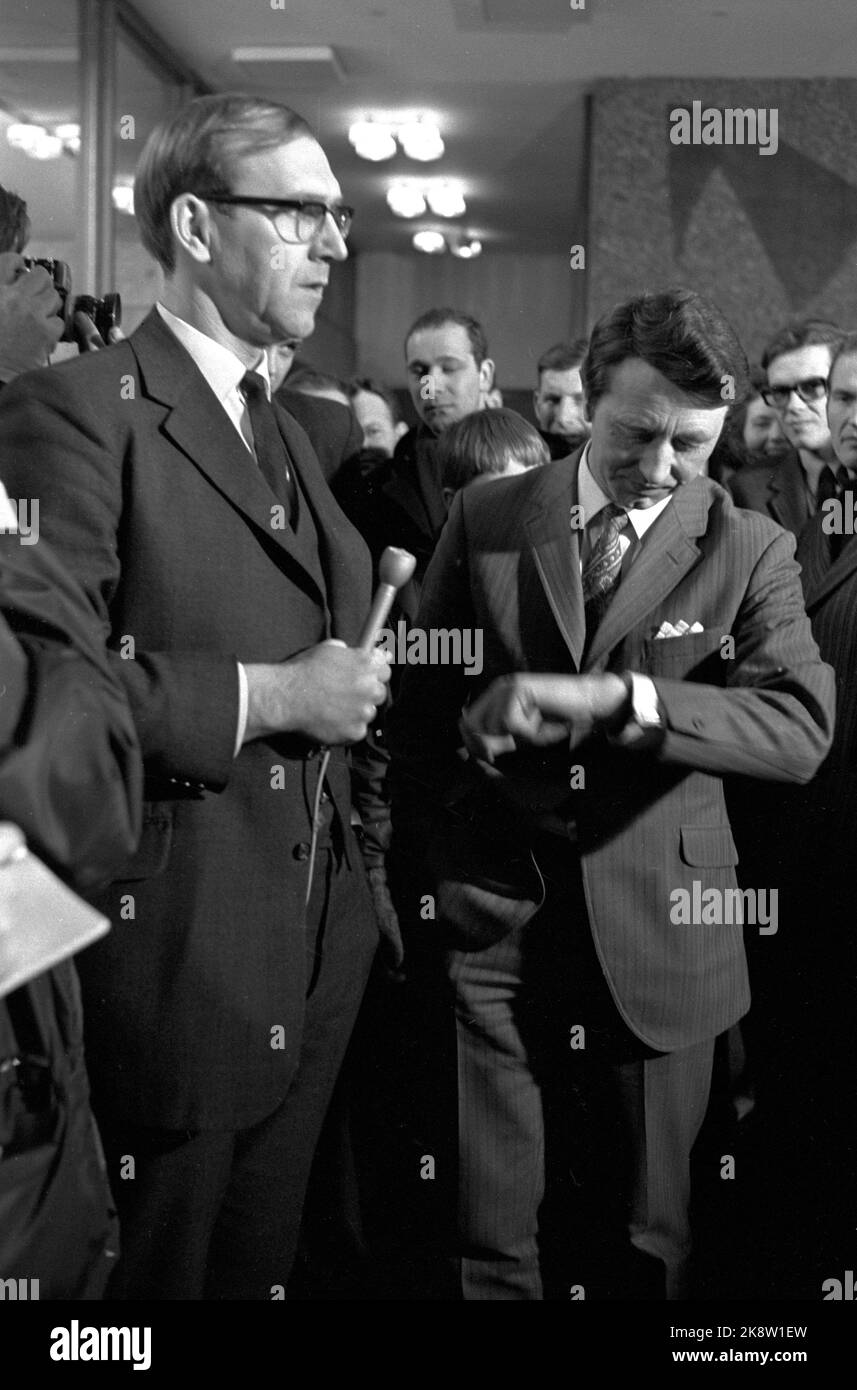 OSLO 19710228 Presseråd ved statusministerens kontor Ole Norvald ...