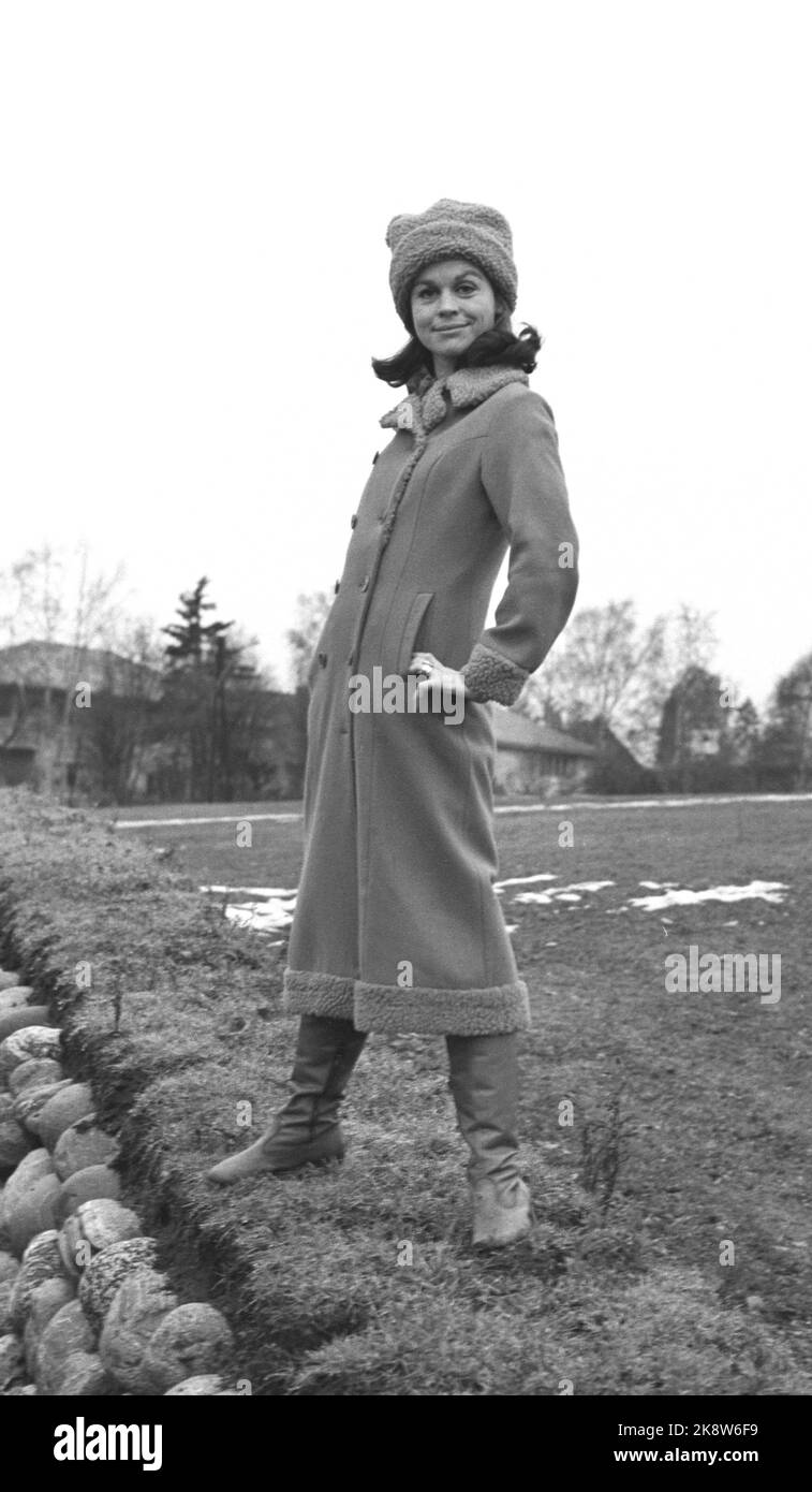 Oslo 19701128. L'acteur Thea Stabell a brisé le mur de l'action nue ...
