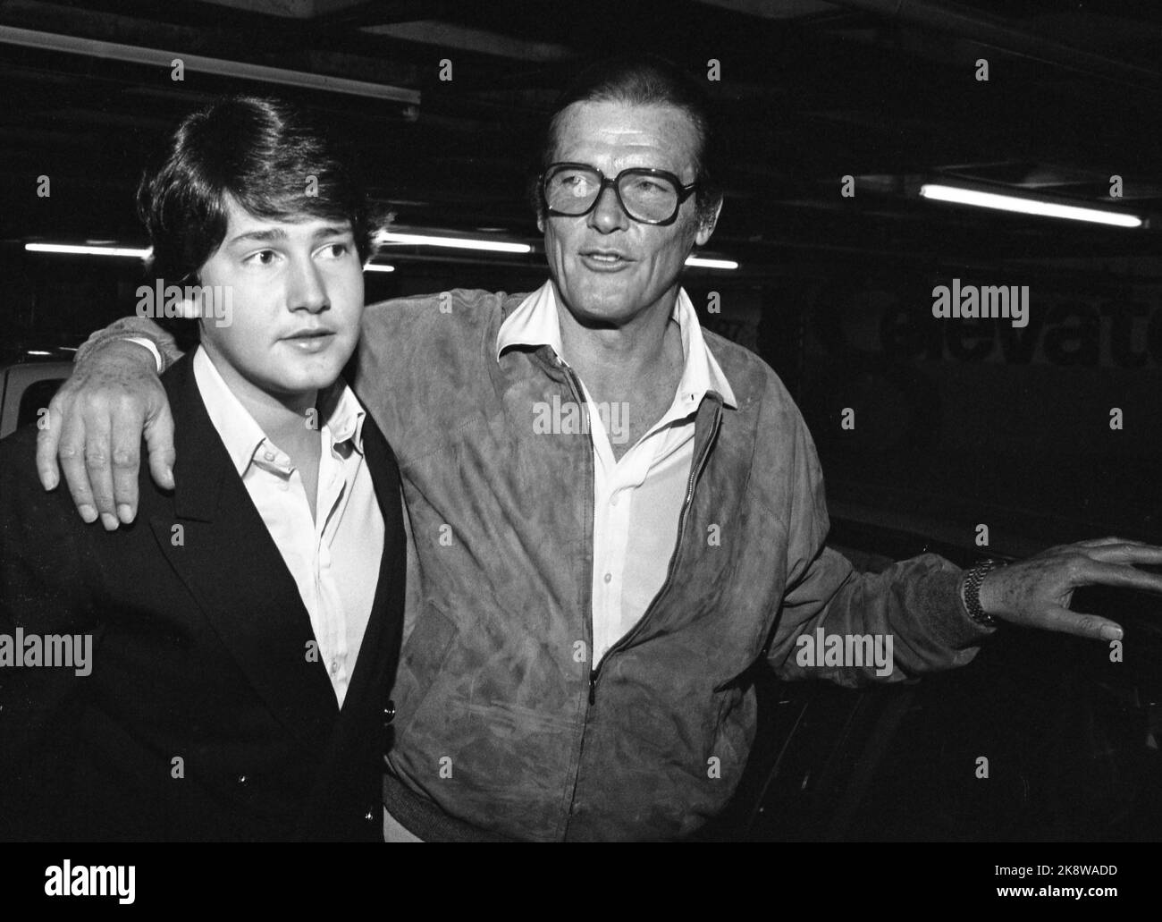 Roger Moore et son fils Geoffrey Moore Circa des années 80 crédit ...