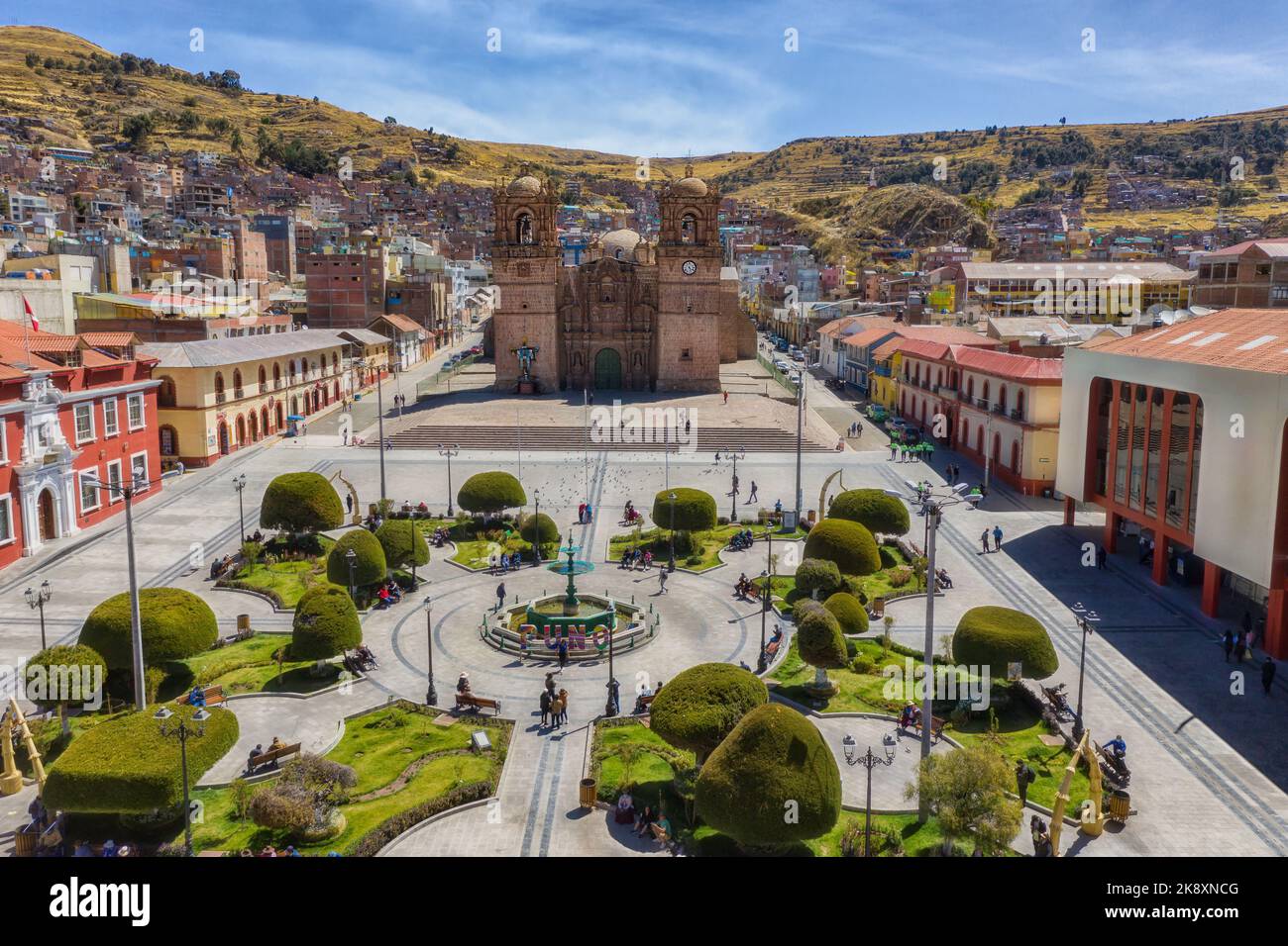 Vue aérienne de la Plaza de Armas à Puno sur le lac Titicaca au Pérou ...