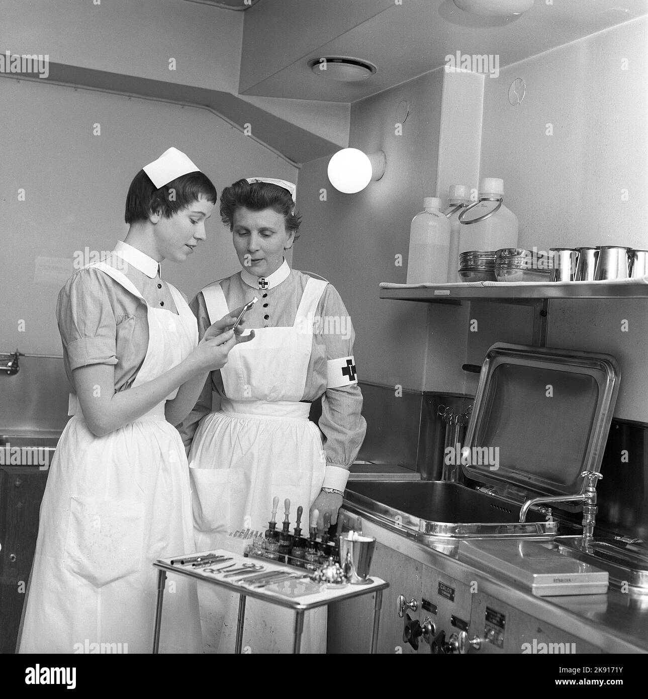 Femme en uniforme d'infirmières Banque de photographies et d’images à ...