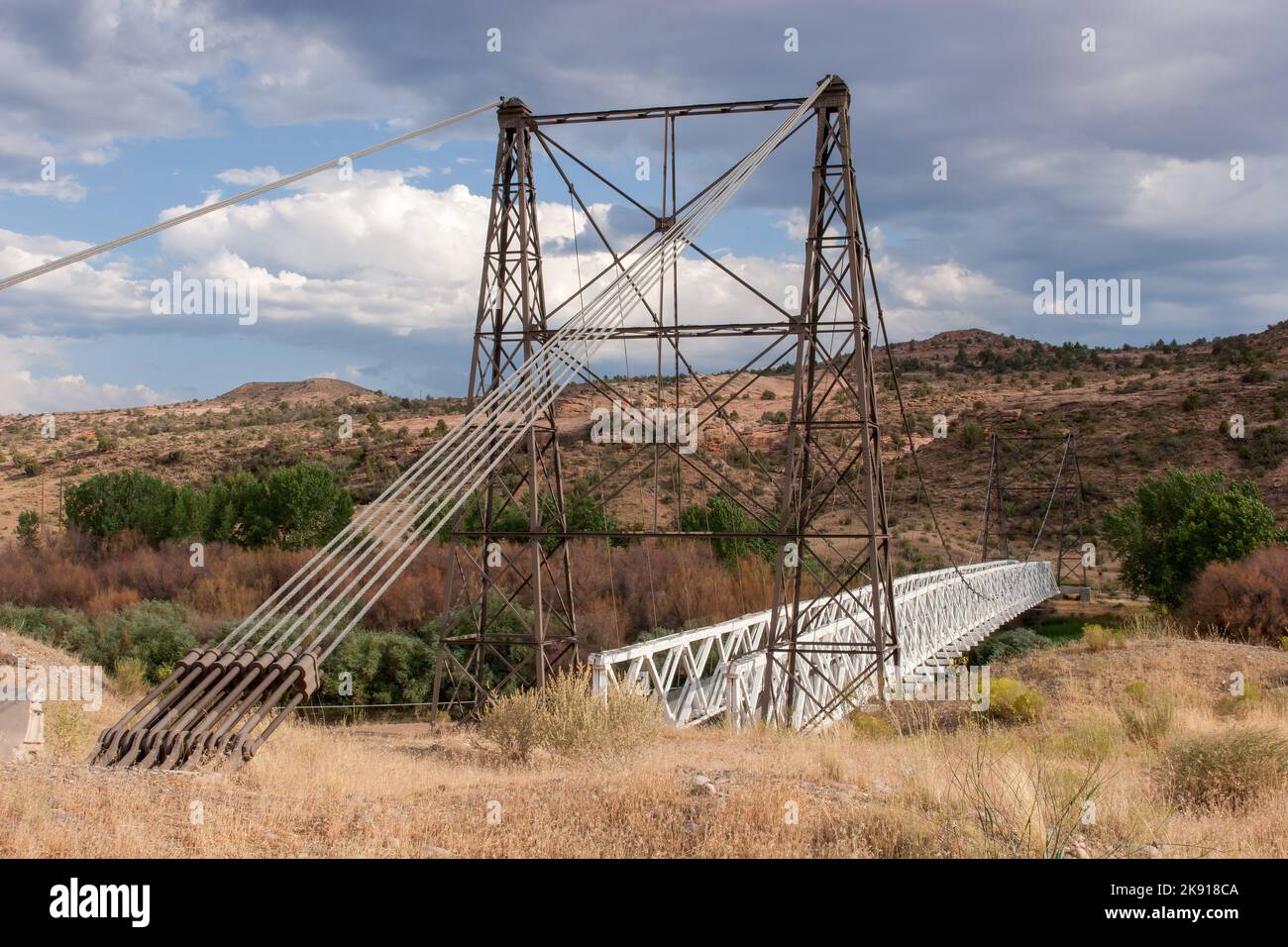 Le pont Dewey était un pont suspendu en fil construit en 1916 à travers ...