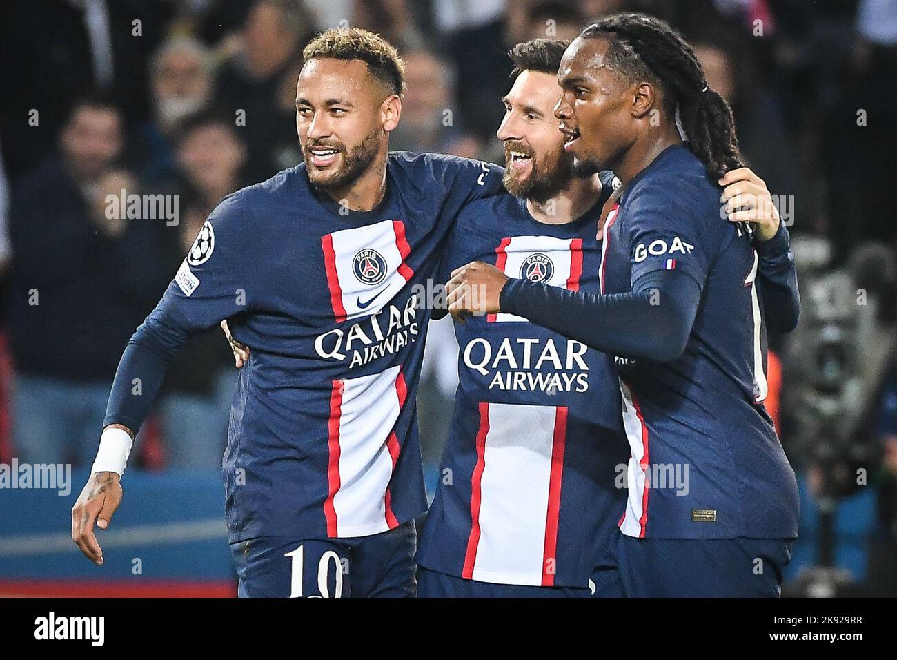 Paris, France - 25 octobre 2022, Lionel (Léo) MESSI du PSG célèbre son but avec NEYMAR Jr du PSG ...