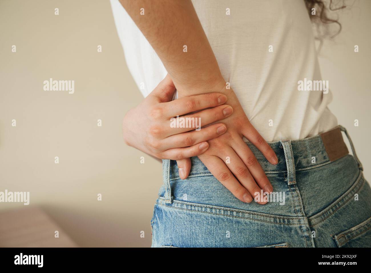 Infection rénale pyélonéphrite infection urinaire. La femme attirante ...