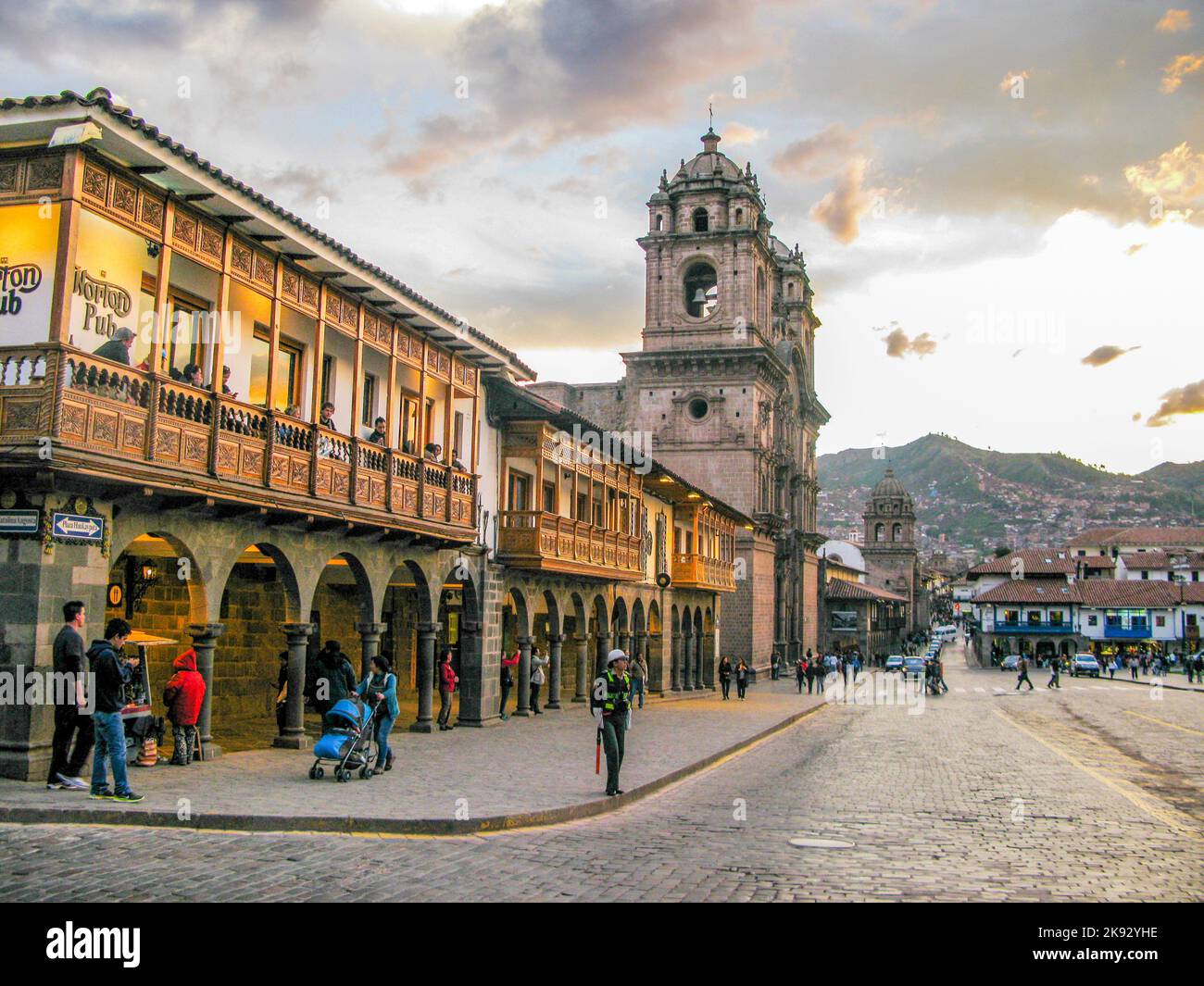 Plaza de armasmcuzco Banque de photographies et d’images à haute ...