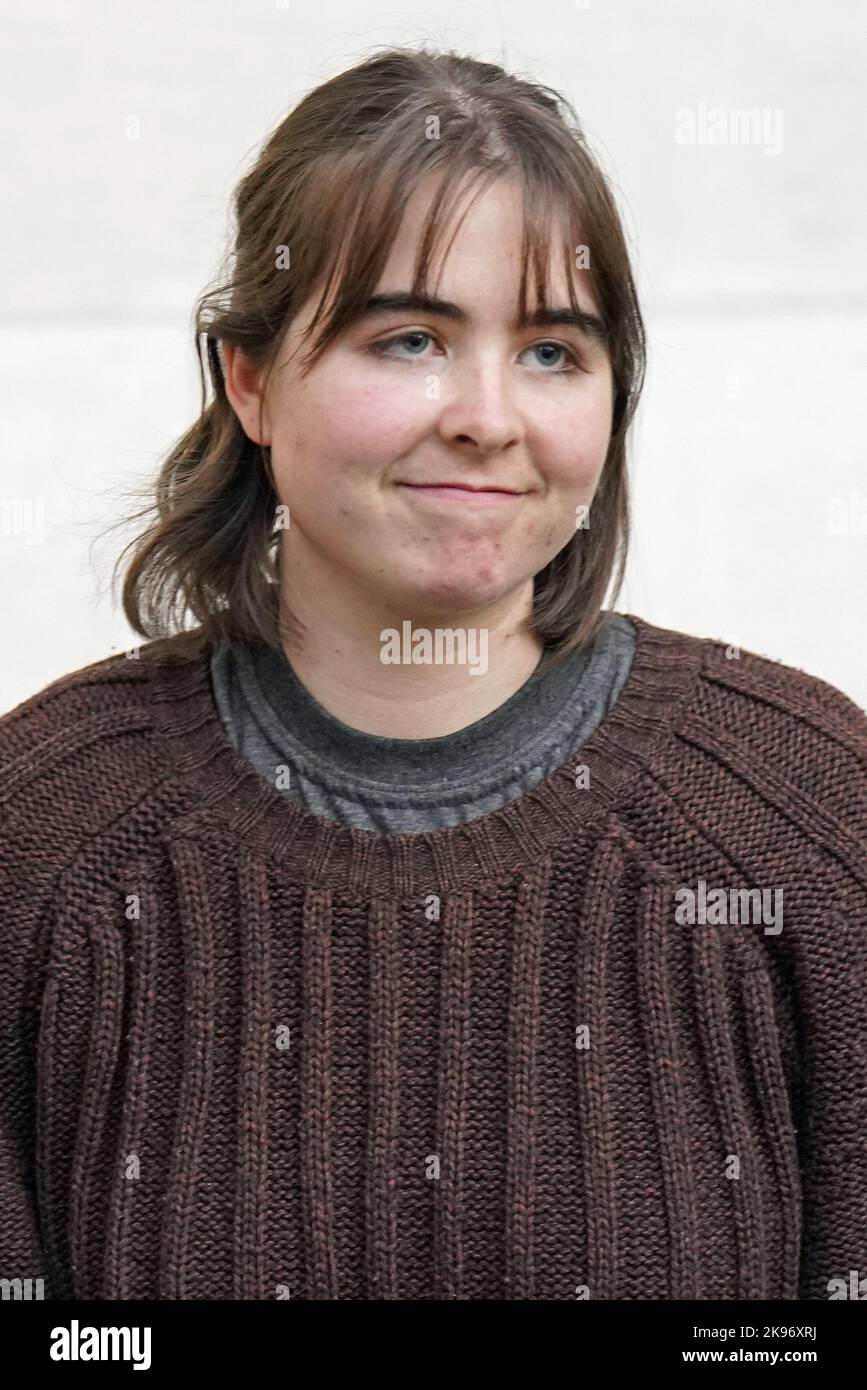 Madeleine Budd devant le tribunal des magistrats de Westminster à ...