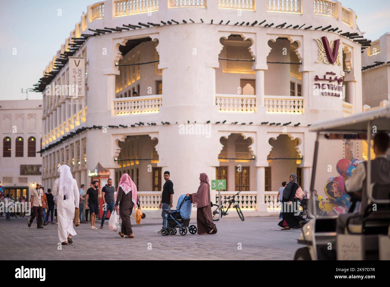 Doha, Qatar- 05 mars 2019 : la famille qatari dans l'art traditionnel ...