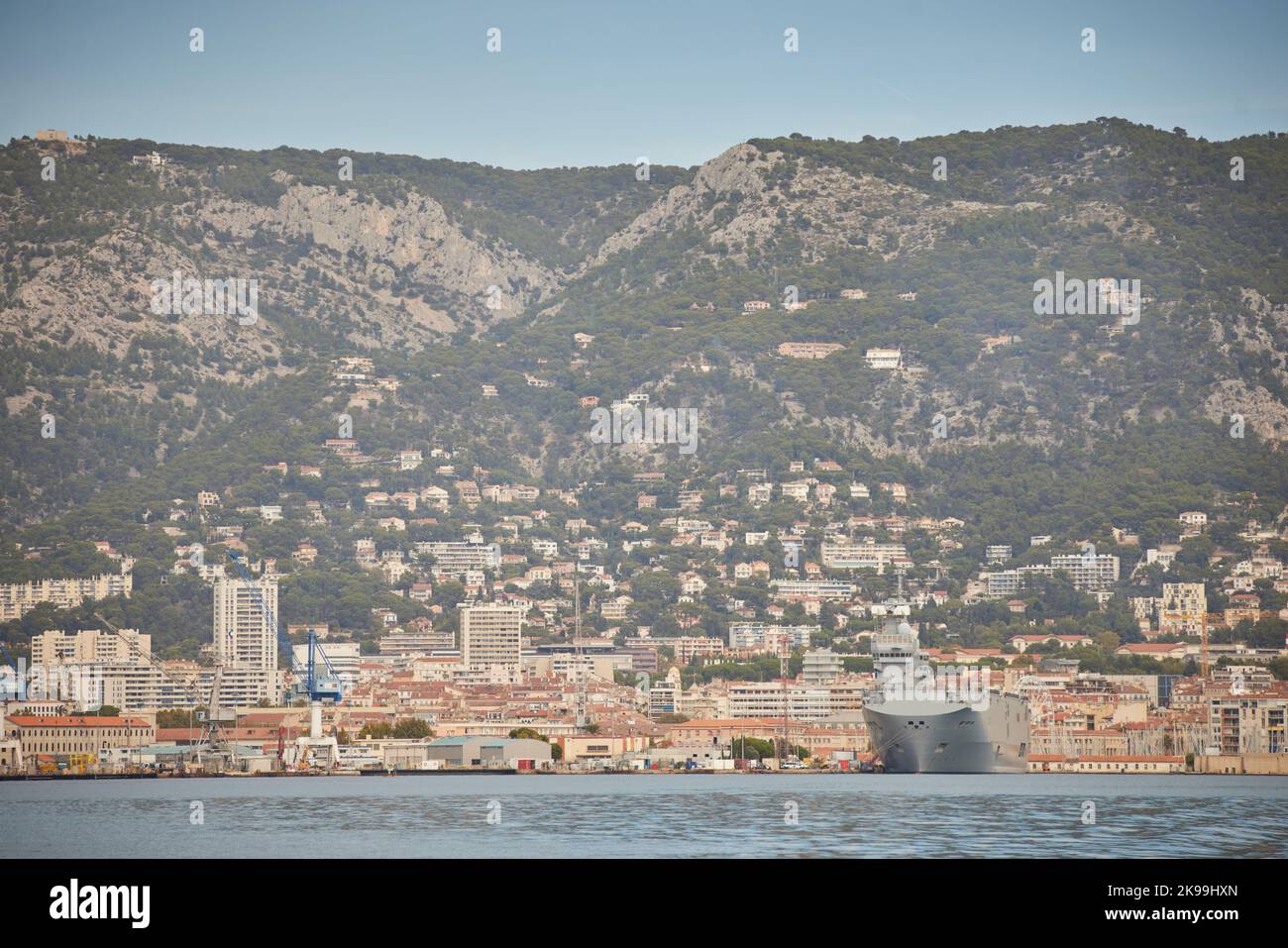 Ville portuaire de Toulon sur la côte méditerranéenne du sud de la ...