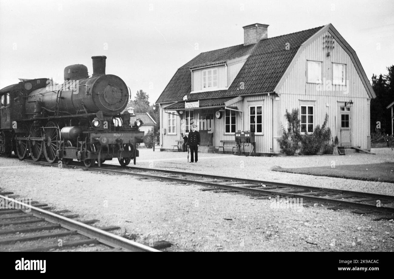 Gare d'Enånger. Zone de circulation construite en 1926. Maison de ...