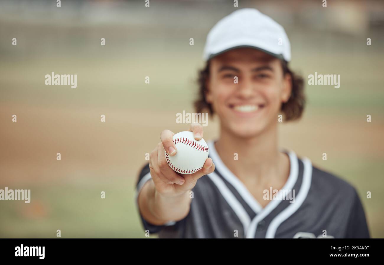 Joueur de baseball, main et base-ball pour tenir, plein air ou sport ...