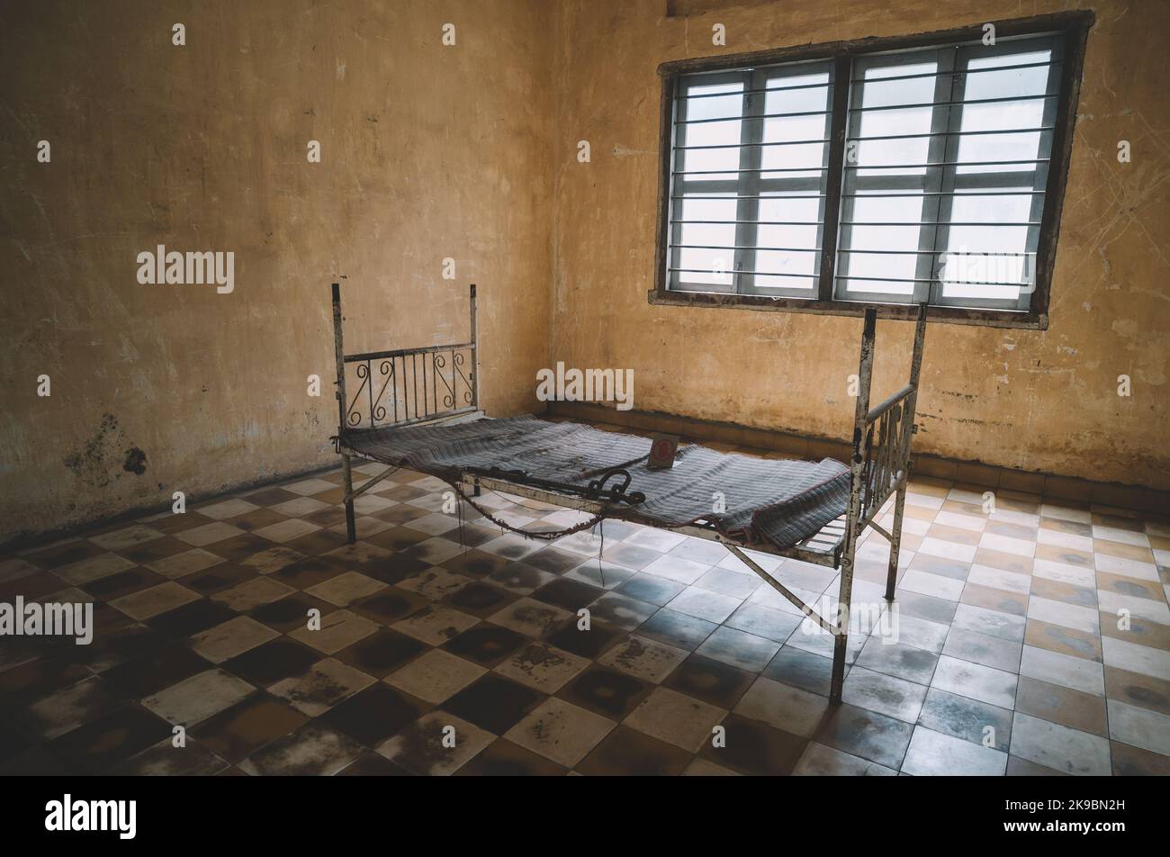 Cellule pénitentiaire de S21 prison pour torture notoire des khmers ...