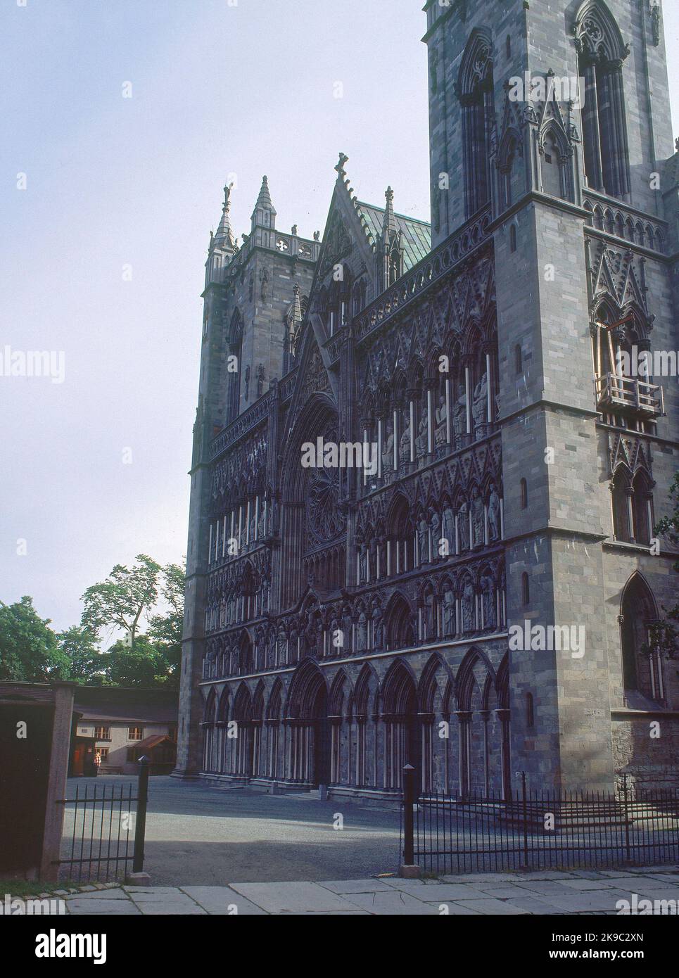 Cattedrale medievale cattedrale gotica medievale Banque de ...